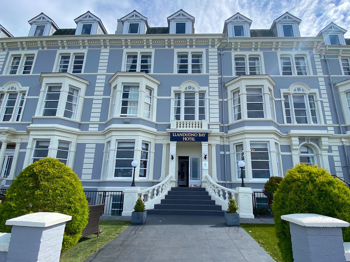 Choosing a Seafront Hotel in Llandudno: The Perfect Blend of Comfort ...